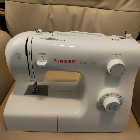 singer | Other | Singer Full Size Sewing Machine | Poshmark